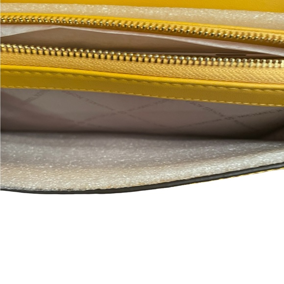 MICHAEL Michael Kors | Bags | Michael Kors Jet Set Jasmine Yellow Lg ...